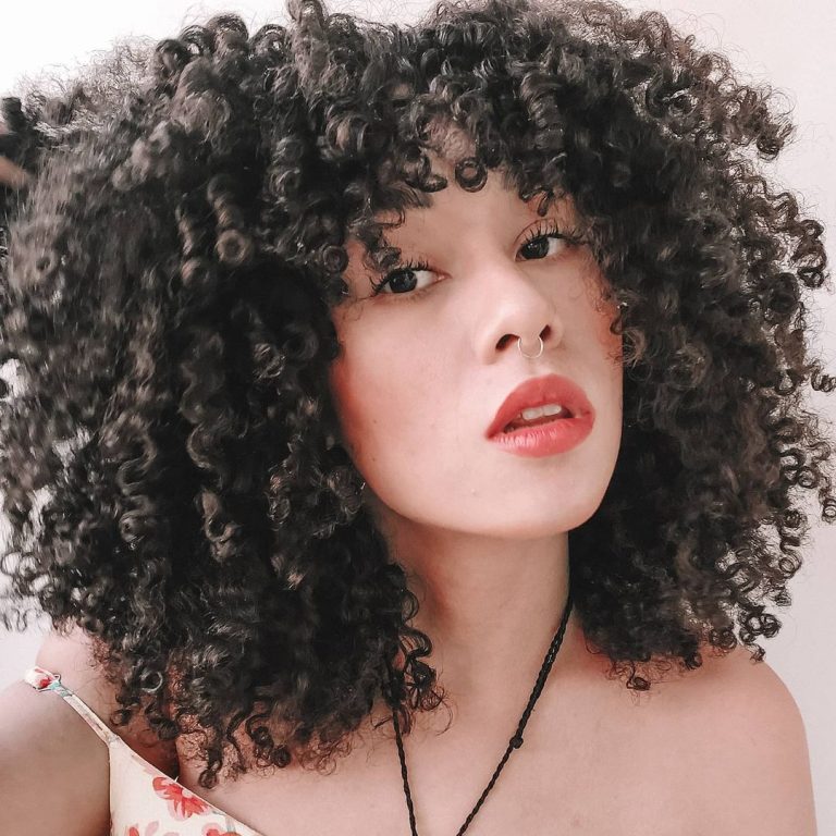 Franja cacheada: inspirações e tutoriais