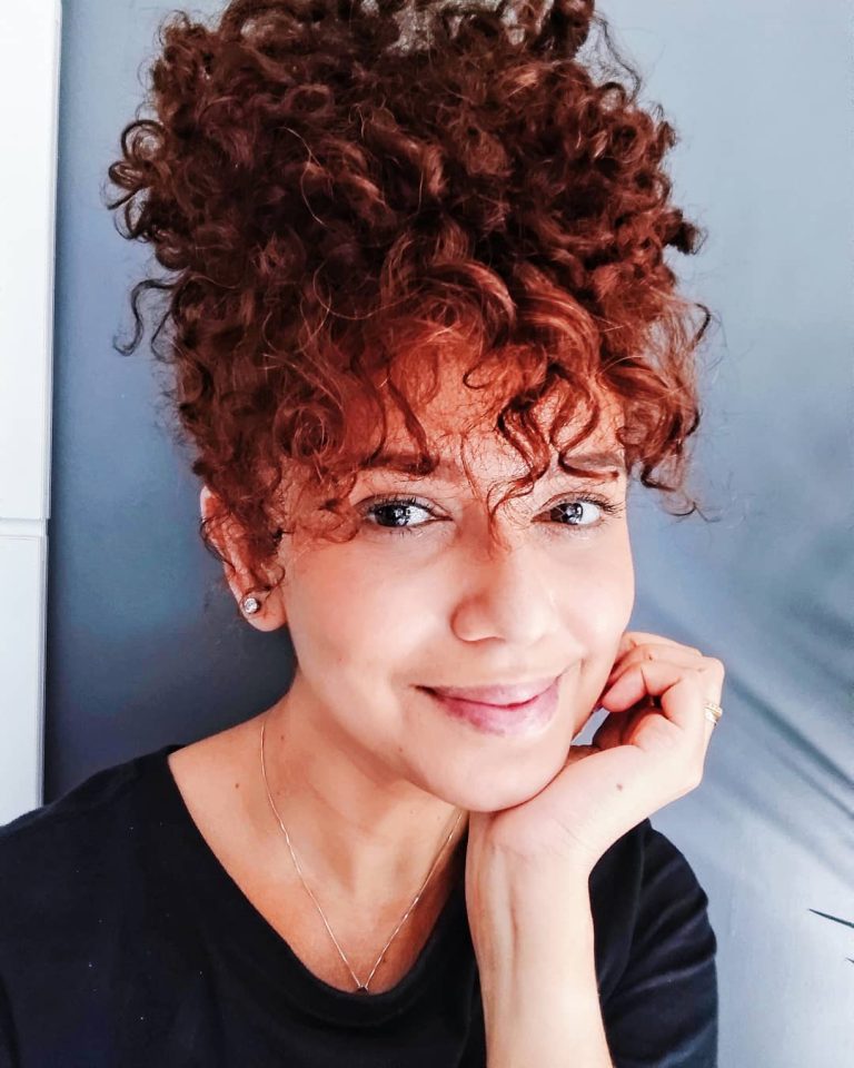 Franja cacheada: inspirações e tutoriais