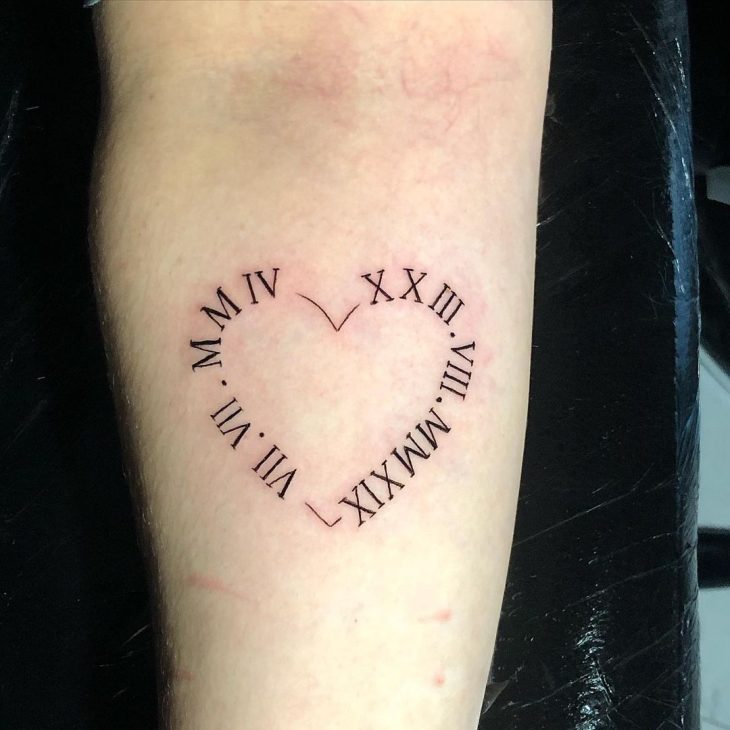 Tatuagem de data: 30 ideias para você eternizar acontecimentos