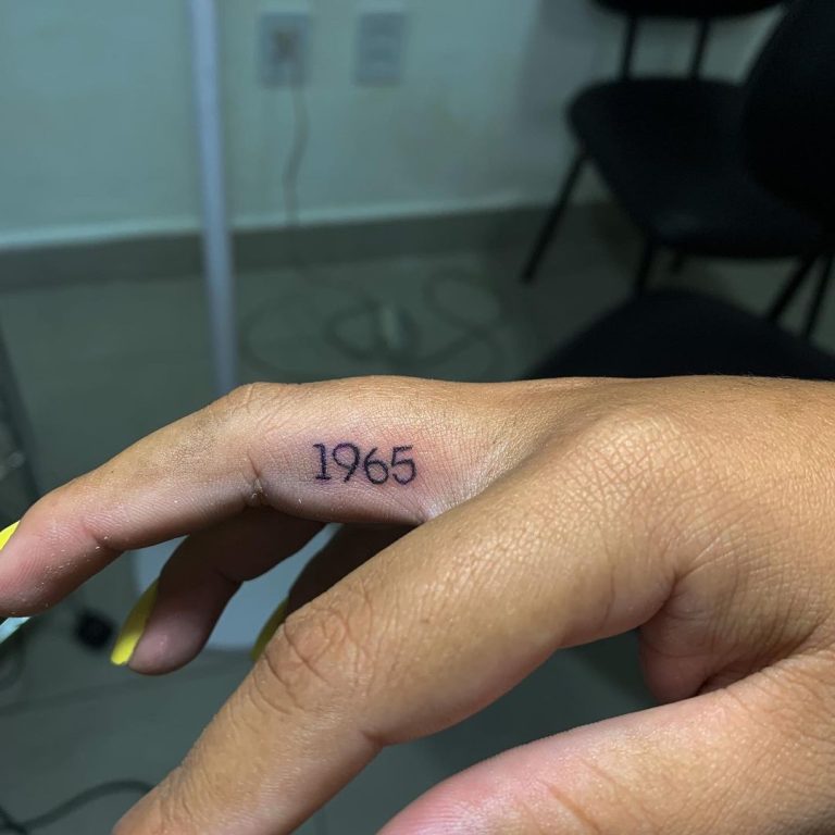 Tatuagem de data: 30 ideias para você eternizar acontecimentos