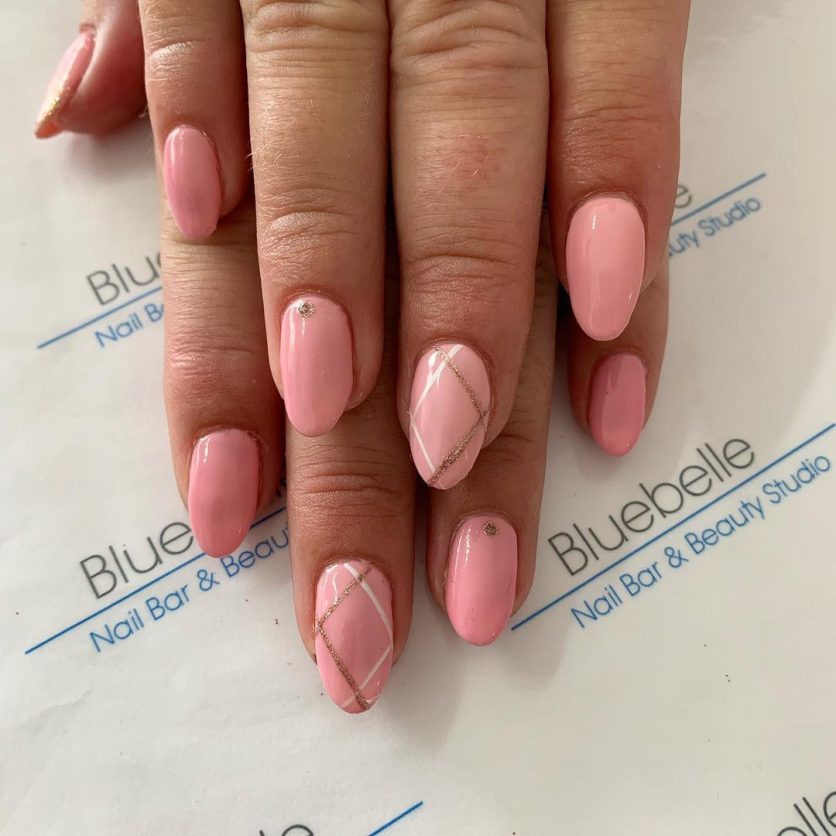 Esmalte rosa claro: 30 ideias de unha e dicas para comprar o seu