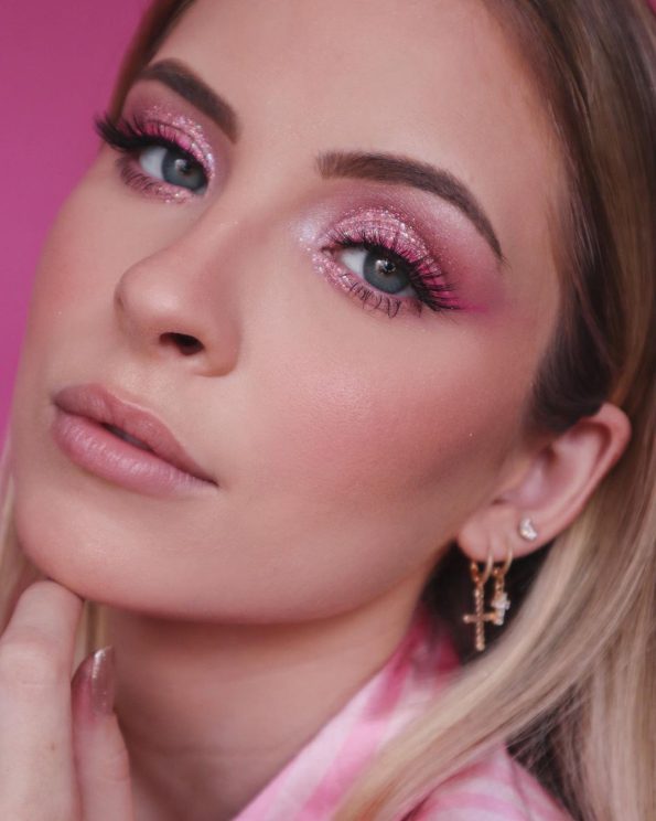 Maquiagem rosa com glitter: 30 ideias para você se inspirar e brilhar