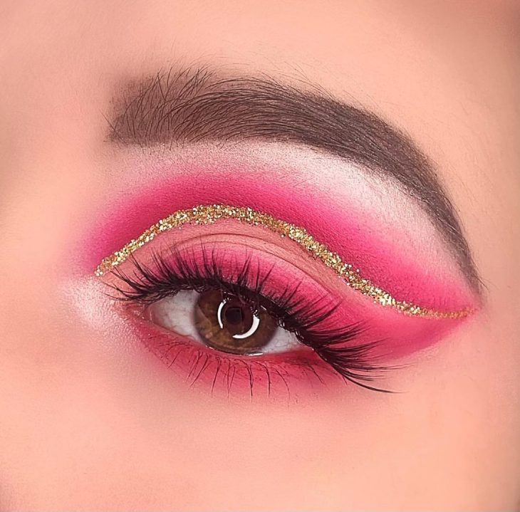 Maquiagem rosa com glitter: 30 ideias para você se inspirar e brilhar