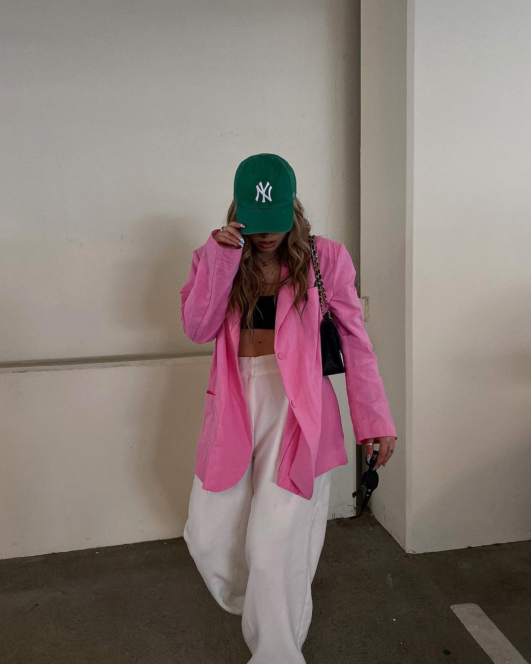 50 looks no streetwear feminino para um visual confortável e estiloso ...