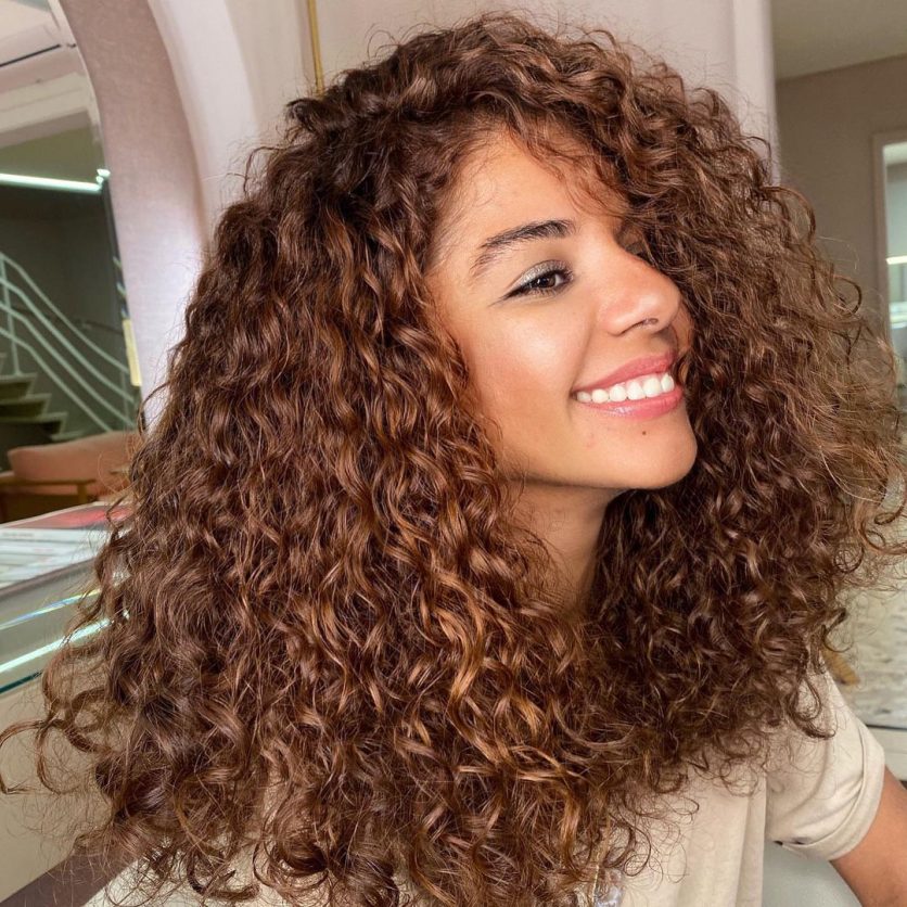 Morena iluminada cobre: 30 fotos para clarear os fios com estilo