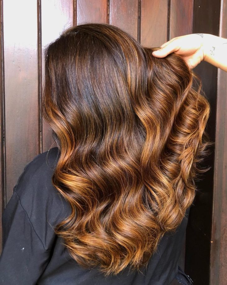 Morena iluminada cobre: 30 fotos para clarear os fios com estilo