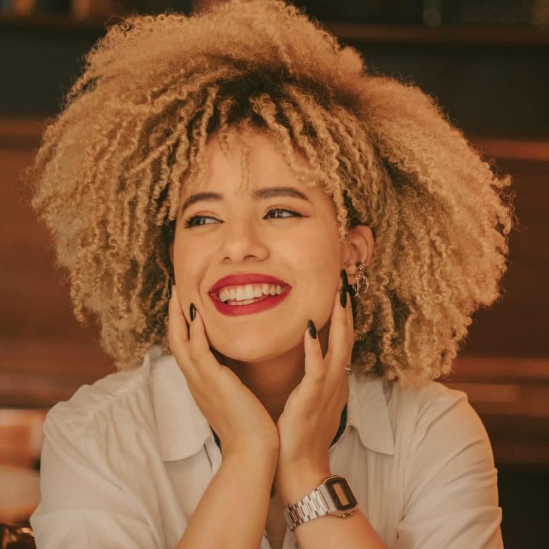 Cabelo 4a: características e inspirações para um crespo lindo e saudável