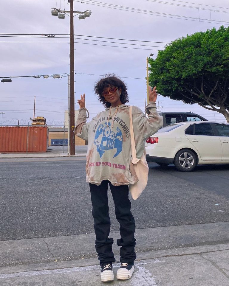 Streetwear feminino: o que é + 50 looks incríveis [FOTOS]