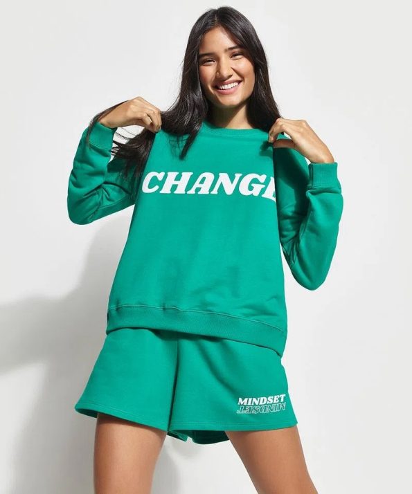 Streetwear feminino: o que é + 50 looks incríveis [FOTOS]