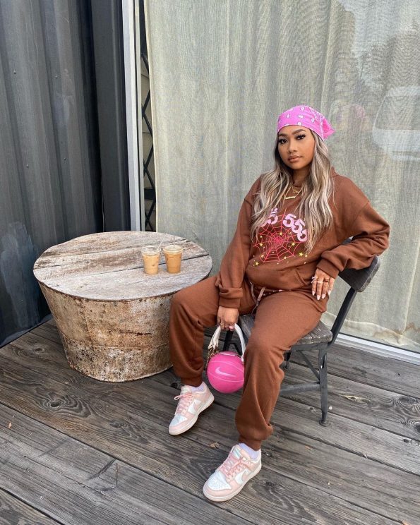 Streetwear feminino: o que é + 50 looks incríveis [FOTOS]