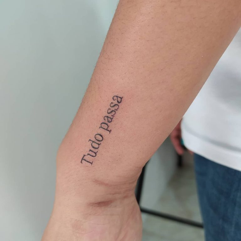 Tatuagem tudo passa: 80 ideias para usar como inspiração