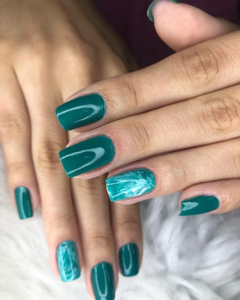 Unhas marmorizadas: 30 ideias para aderir essa decoração