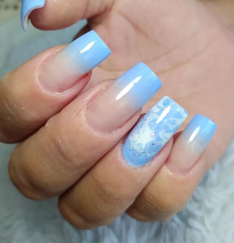 Unhas marmorizadas: 30 ideias para aderir essa decoração