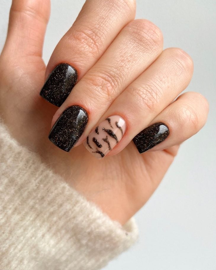 Unhas pretas com glitter: 40 ideias e tutoriais para fazer em casa