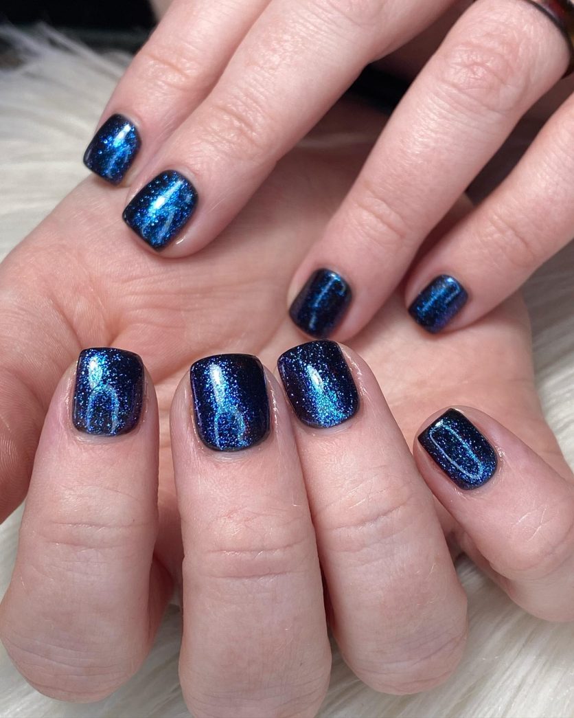 Unhas pretas com glitter: 40 inspirações e tutoriais para fazer em casa