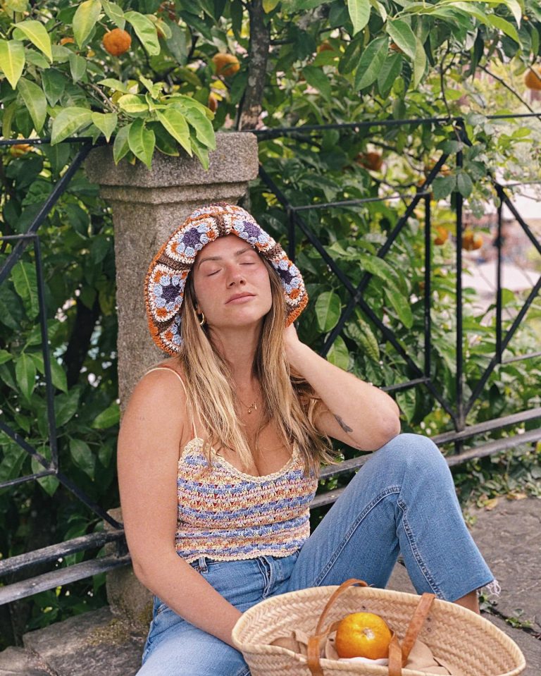 Cropped de crochê: 40 looks lindos + 5 tutoriais para fazer o seu