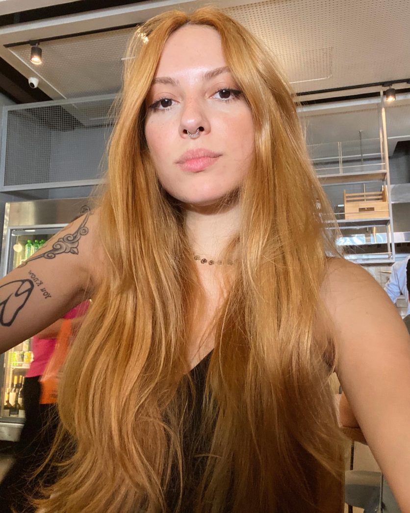 Loiro mel: dicas de cuidado e ideias para adotar o loiro mais quente