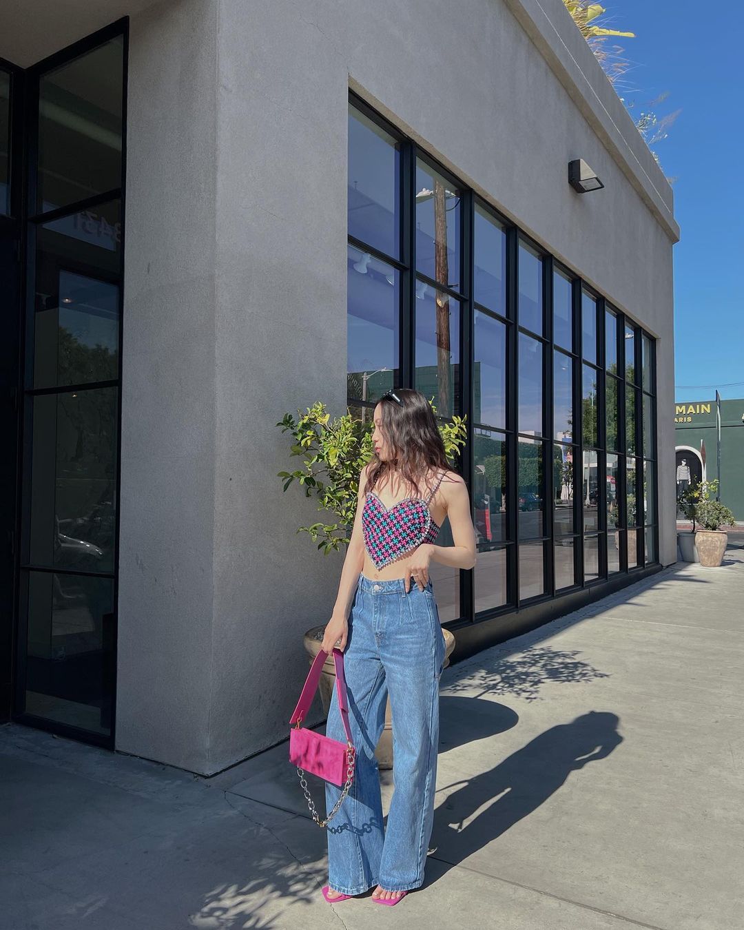 Y2k: como usar, características, looks, makes e mais