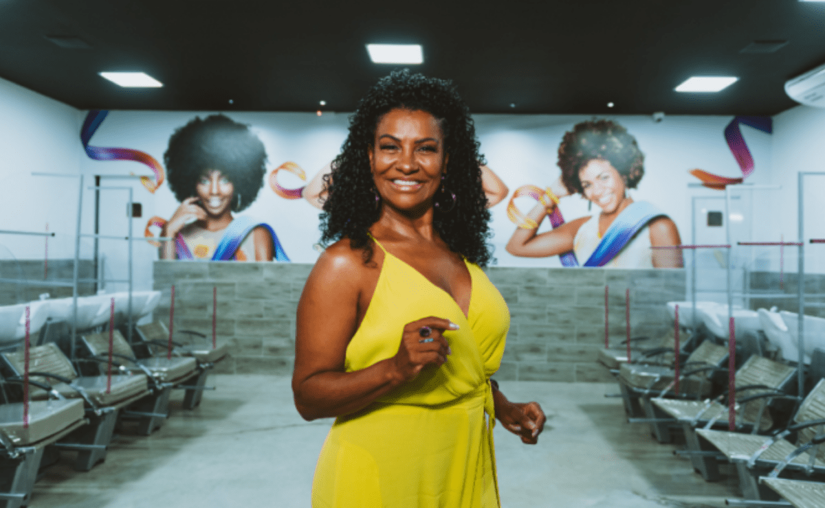 Zica Assis, do Instituto Beleza Natural, fala de carreira e aceitação Zica Assis, do Instituto Beleza Natural, fala de carreira e aceitação