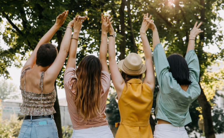 Sororidade: o que é, importância, equívocos e como praticar