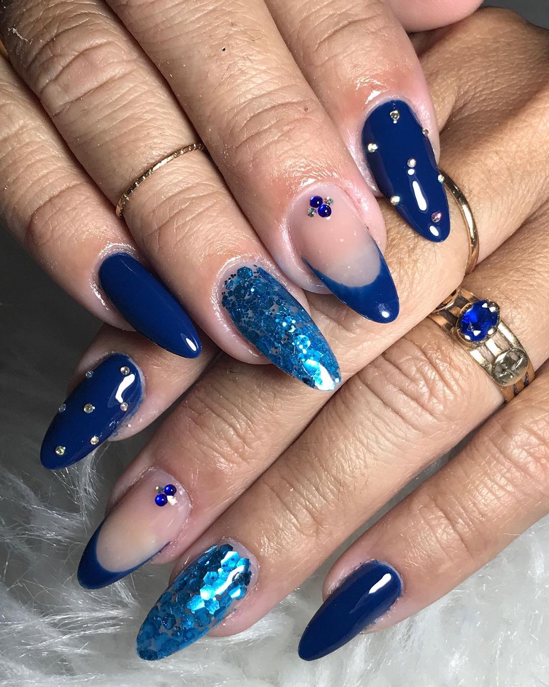 Unhas em gel azul: 55 inspirações e tutoriais