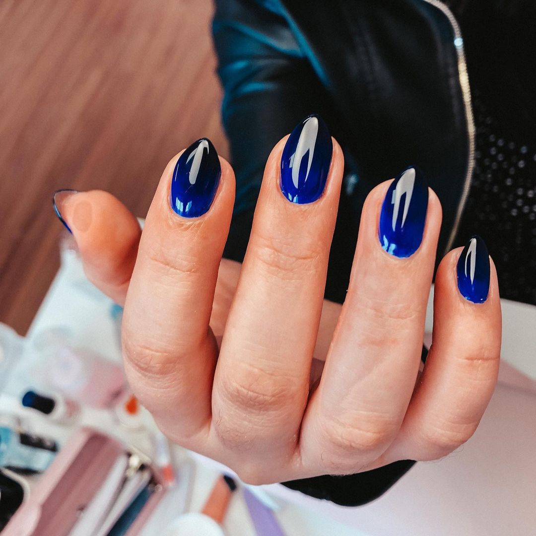 Unhas em gel azul: 55 inspirações e tutoriais