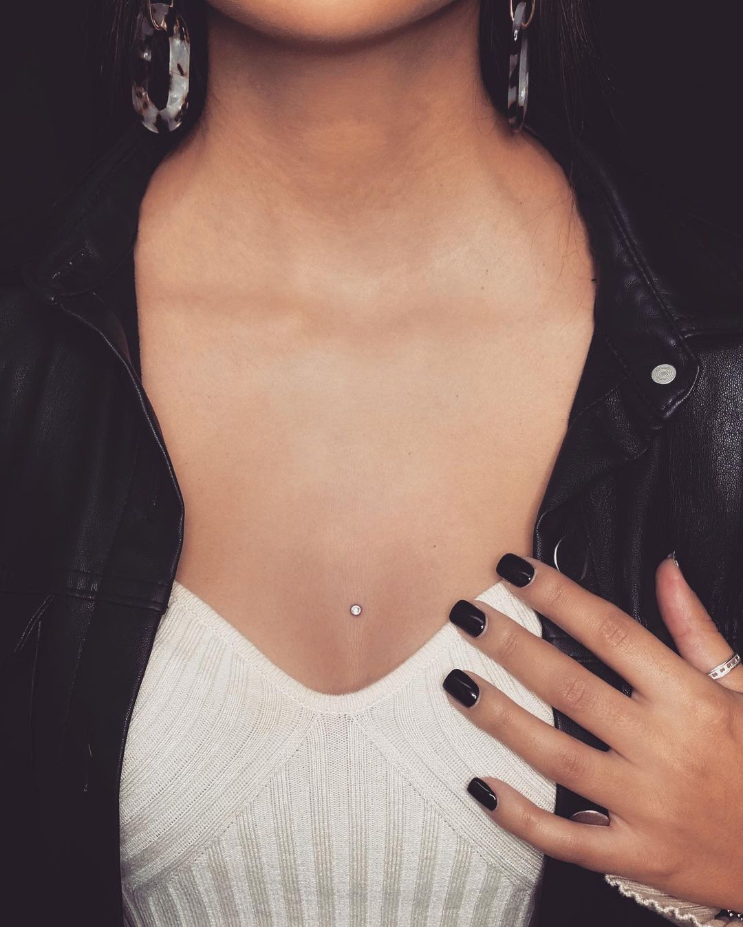 Piercing microdermal: onde colocar, cuidados e fotos