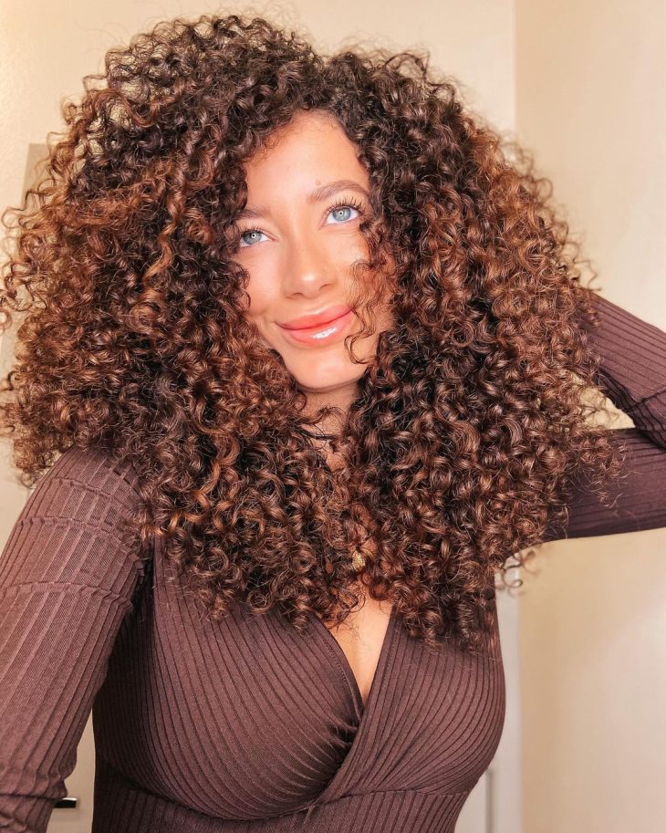 Cabelo chocolate acobreado: 25 inspirações para mudar o visual