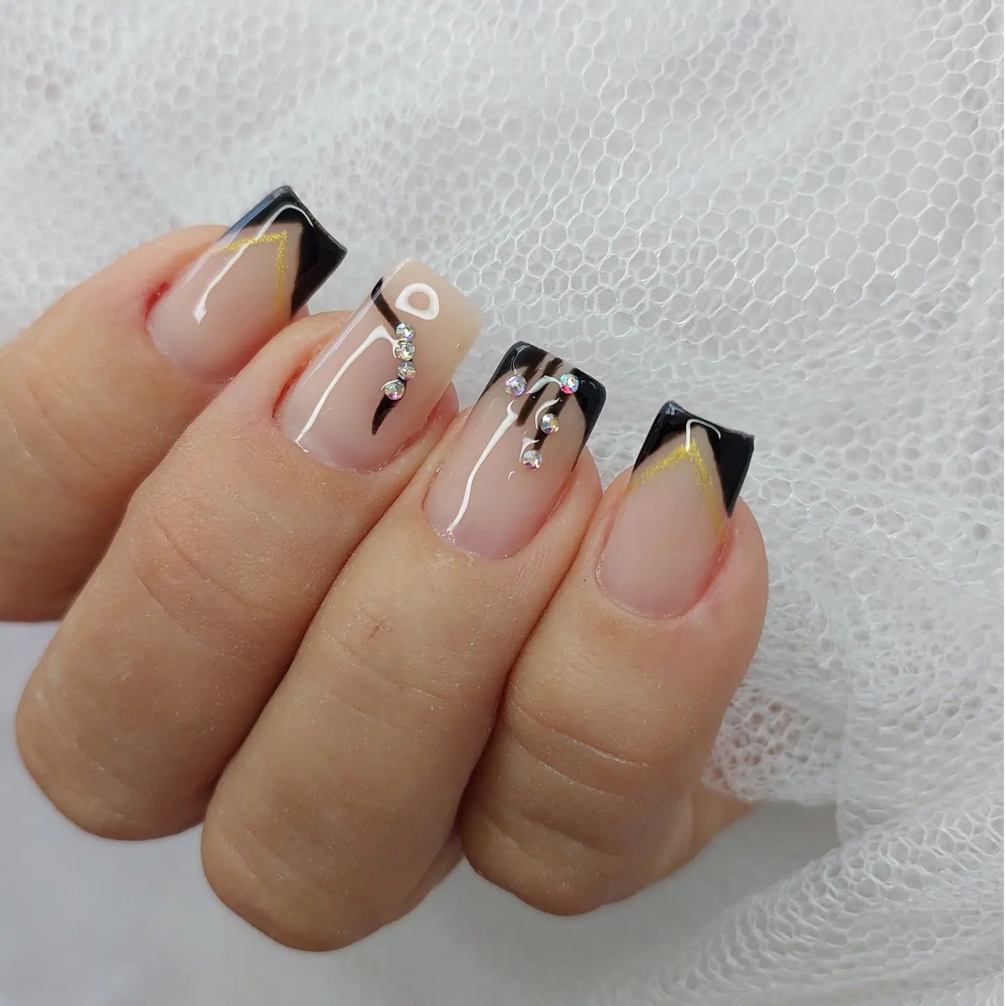 Unhas de gel decoradas delicadas: 40 ideias e tutoriais práticos