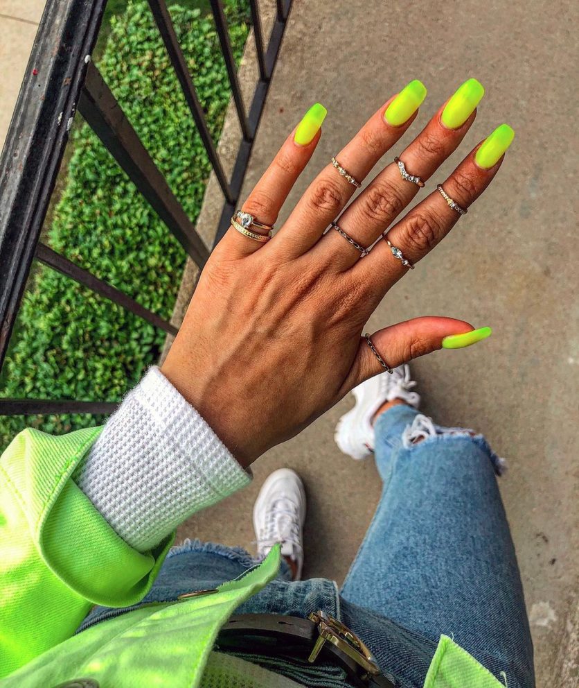 Unhas neon: nails arts vibrantes e tutoriais práticos