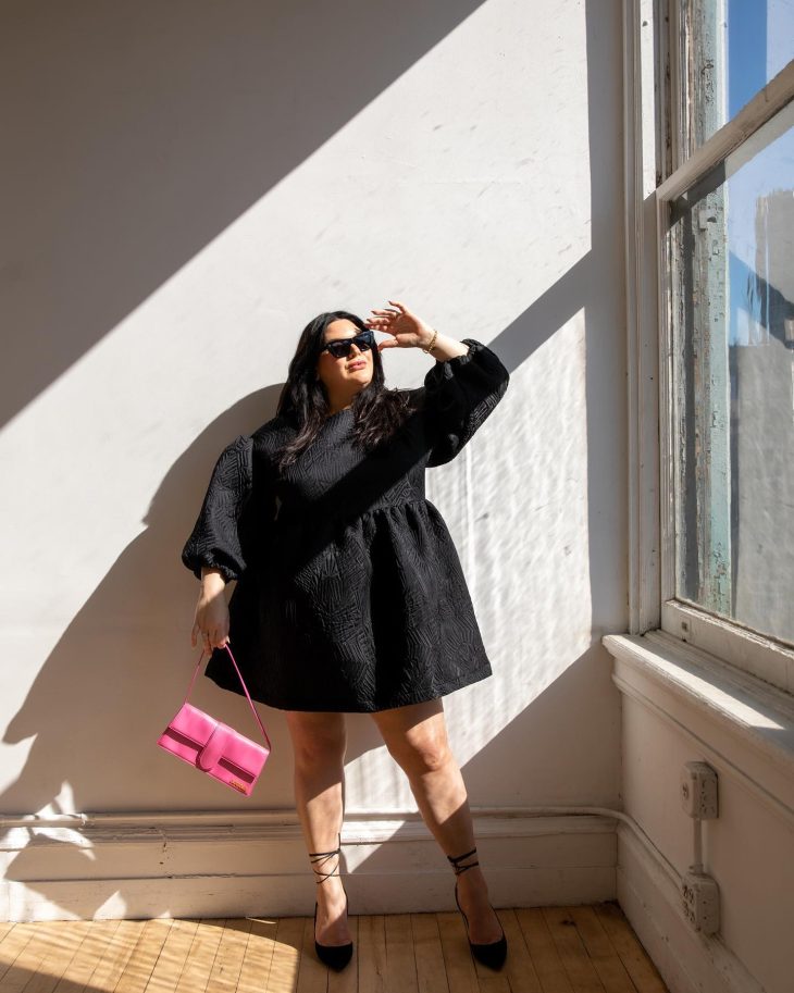 Bolsa rosa: confira 20 looks com a bolsa que está em alta