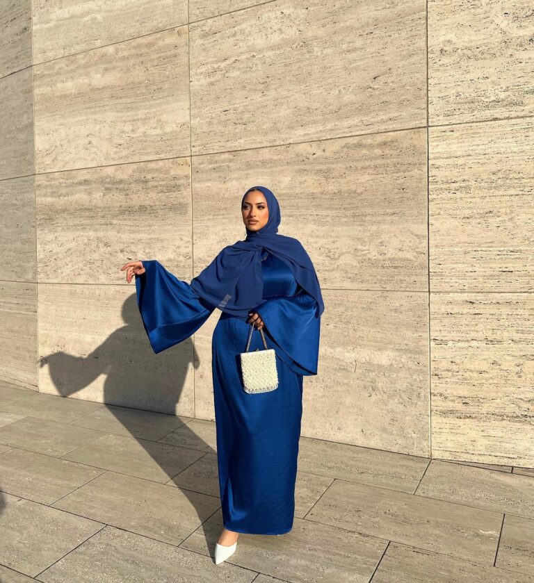 Azul royal: como combinar, ideias de outfits e onde comprar