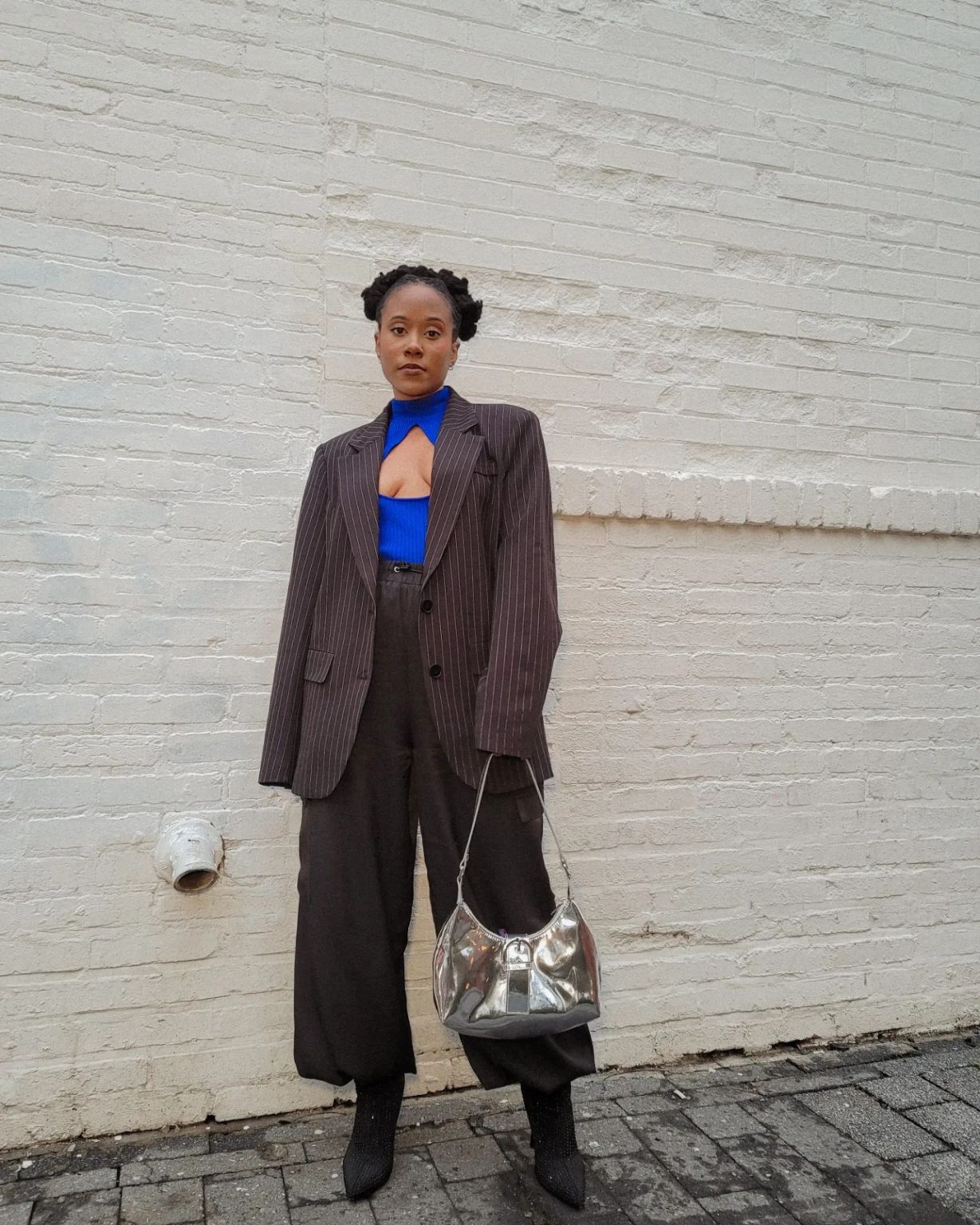 Azul royal: como combinar, ideias de outfits e onde comprar