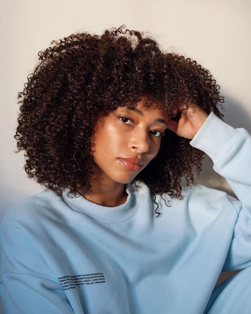 Long bob com franja: 40 ideias para uma transformação no visual