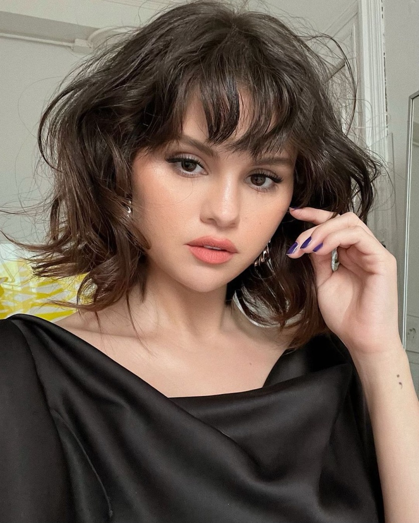 Long bob com franja: 40 ideias para uma transformação no visual