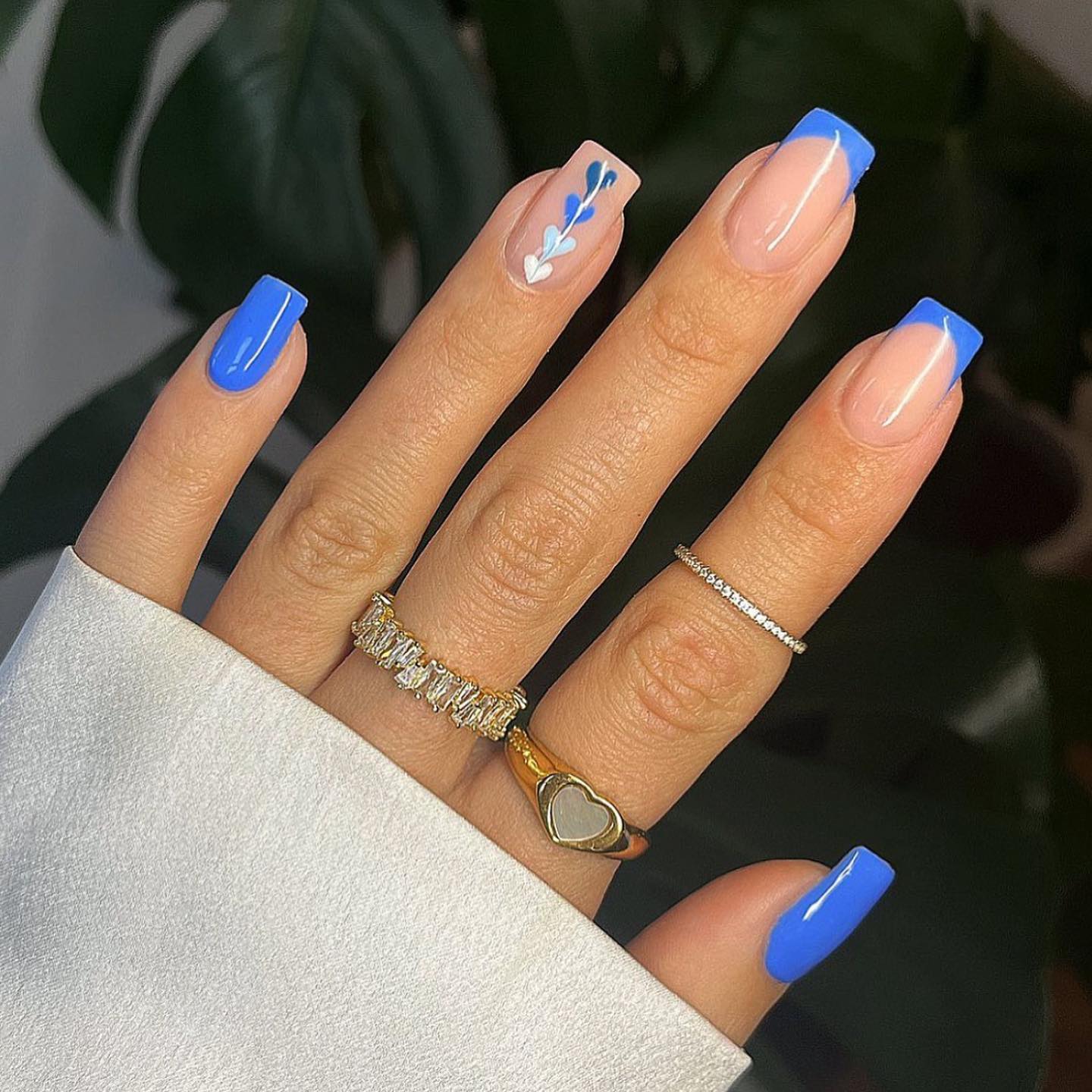 Unhas decoradas em azul: veja como usar a cor em sua nail art